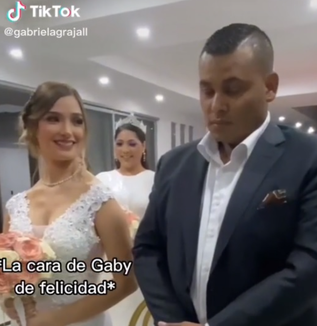 Sujeto sale corriendo de su propia boda y reacción de la novia se hace viral - ATV