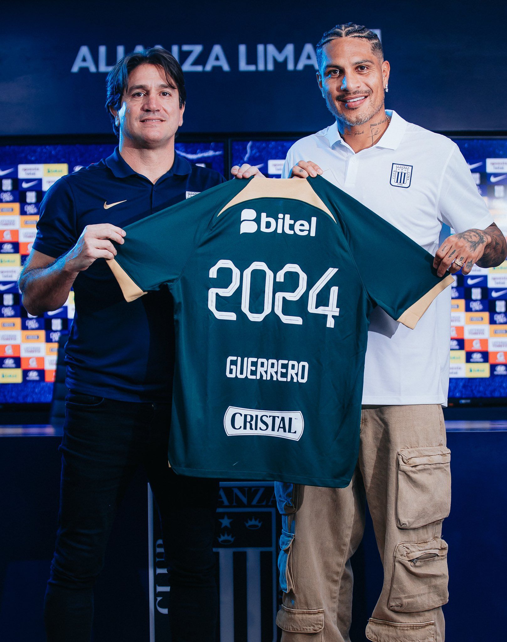 Paolo Guerrero EN VIVO: las mejores fotos de la presentación del nuevo ...