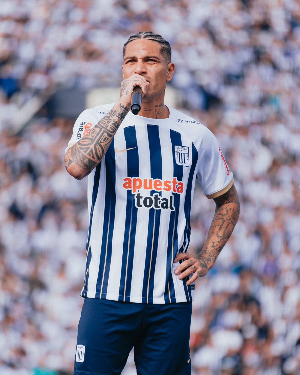 Paolo Guerrero EN VIVO: las mejores fotos de la presentación del nuevo ...