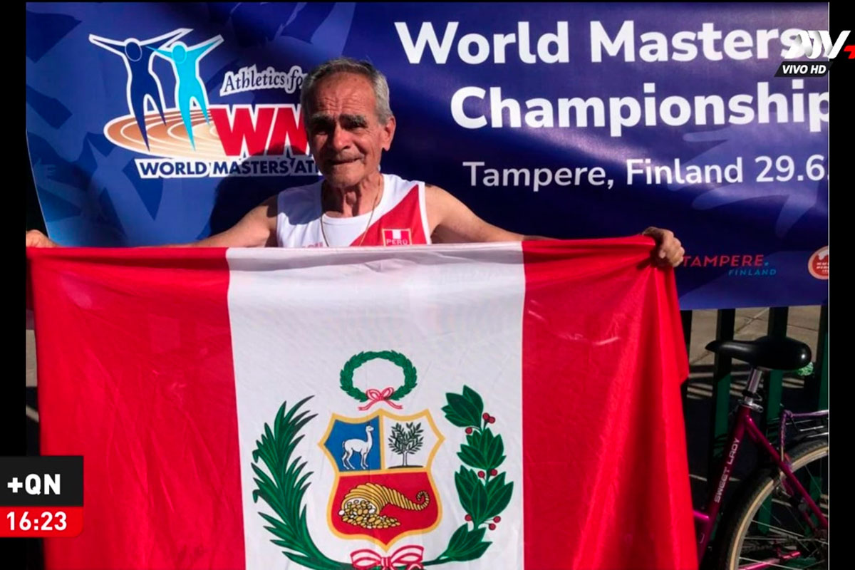 Atleta peruano de 83 años corre con las cenizas de su esposa en carrera ...