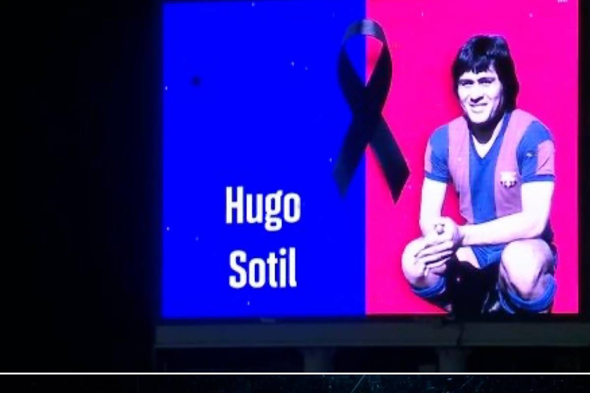 El FC Barcelona despide al 'Cholo' Sotil con minuto de silencio - ATV