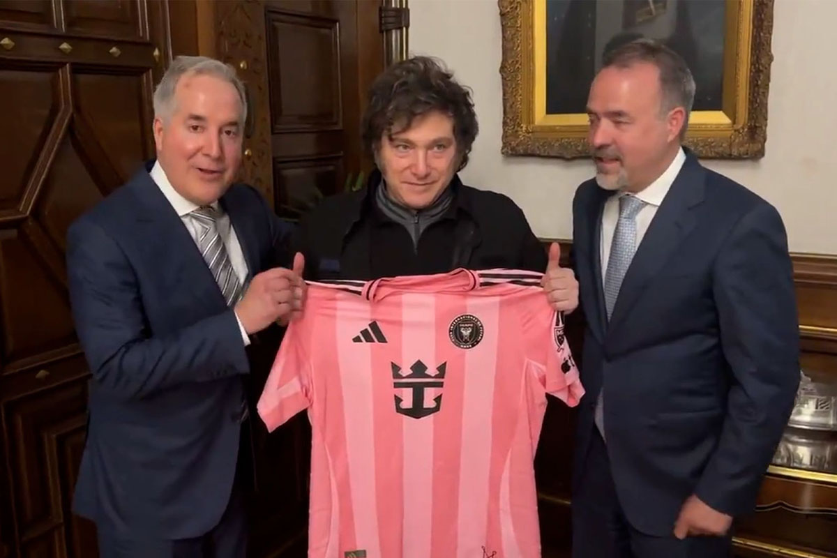 Dueños de Inter Miami le regalan a Javier Milei una camiseta firmada por Messi - ATV
