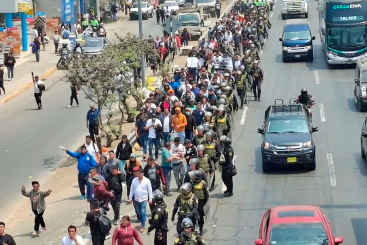Paro de transportistas: Más de 20 mil buses no salen a trabajar - ATV