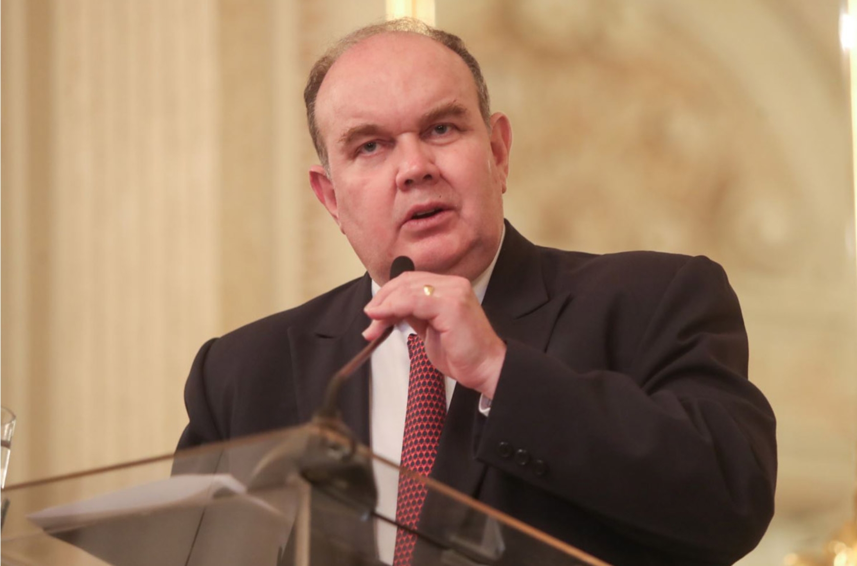 Rafael López Aliaga: Más del 50% de limeños desaprueba su gestión como ...