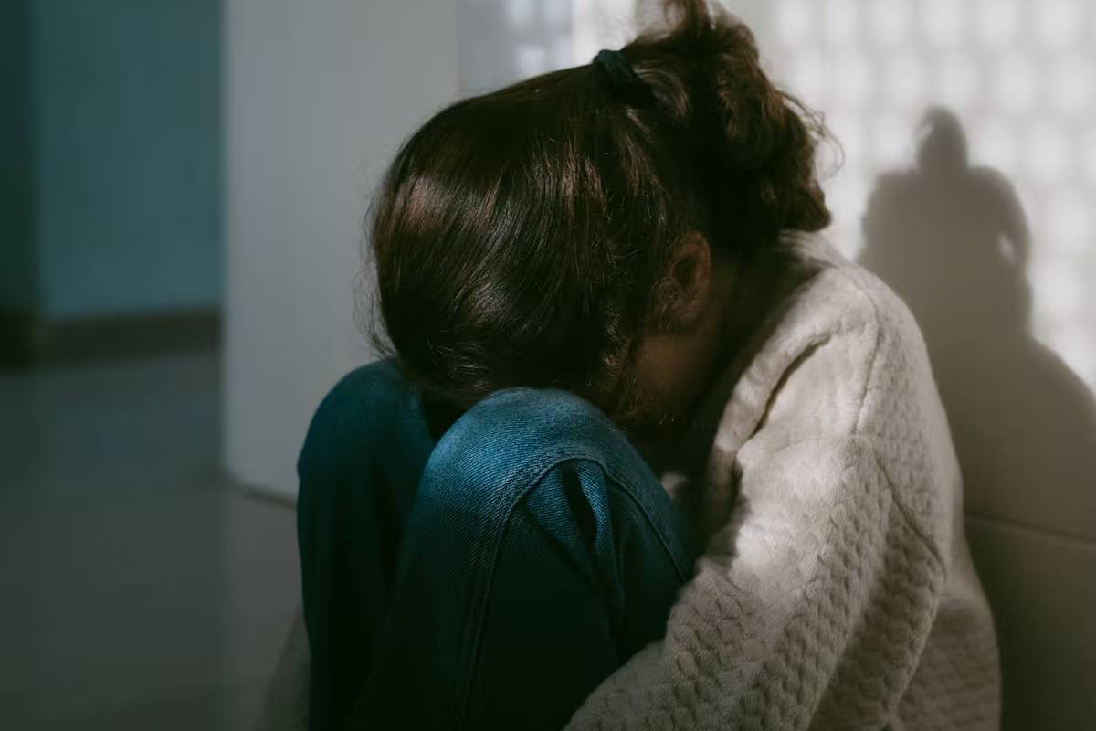 Niña rompe en llanto al ver a su familiar que la acosa: "Ya vete tío ...