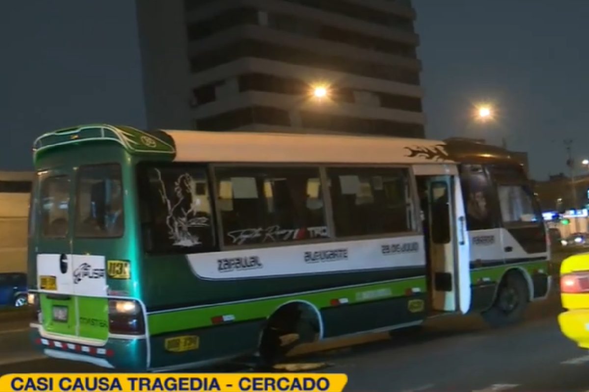 Bus de 'Anconero' se queda sin llantas en plena marcha y provocó el ...