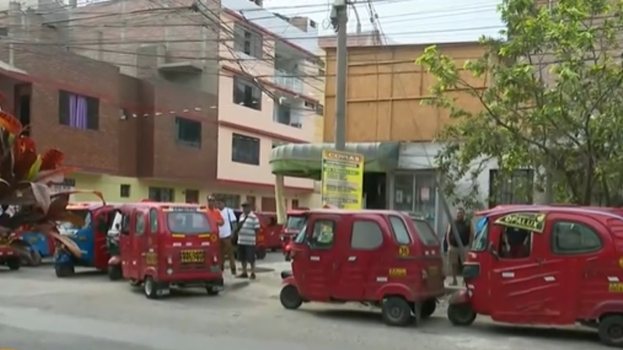 SJL: Mototaxistas hacen plantón en comisaría tras nuevo ataque ...