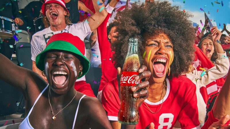 Coca-Cola Perú celebra las emociones de los aficionados en la campaña ...