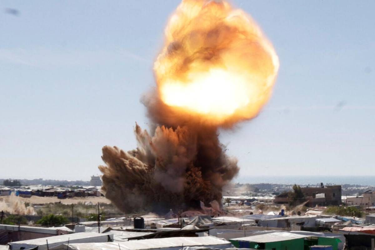 Israel bombardea Gaza en impactante ataque nocturno y deja una decena ...