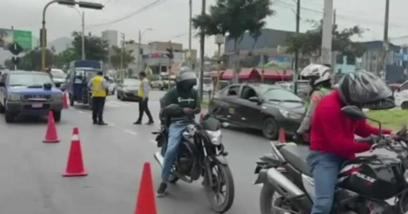 Policía recupera espacios públicos cerca del mercado Conzac en Los ...