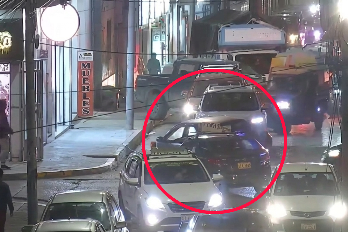 Hombre ebrio choca contra 10 autos en Huancayo
